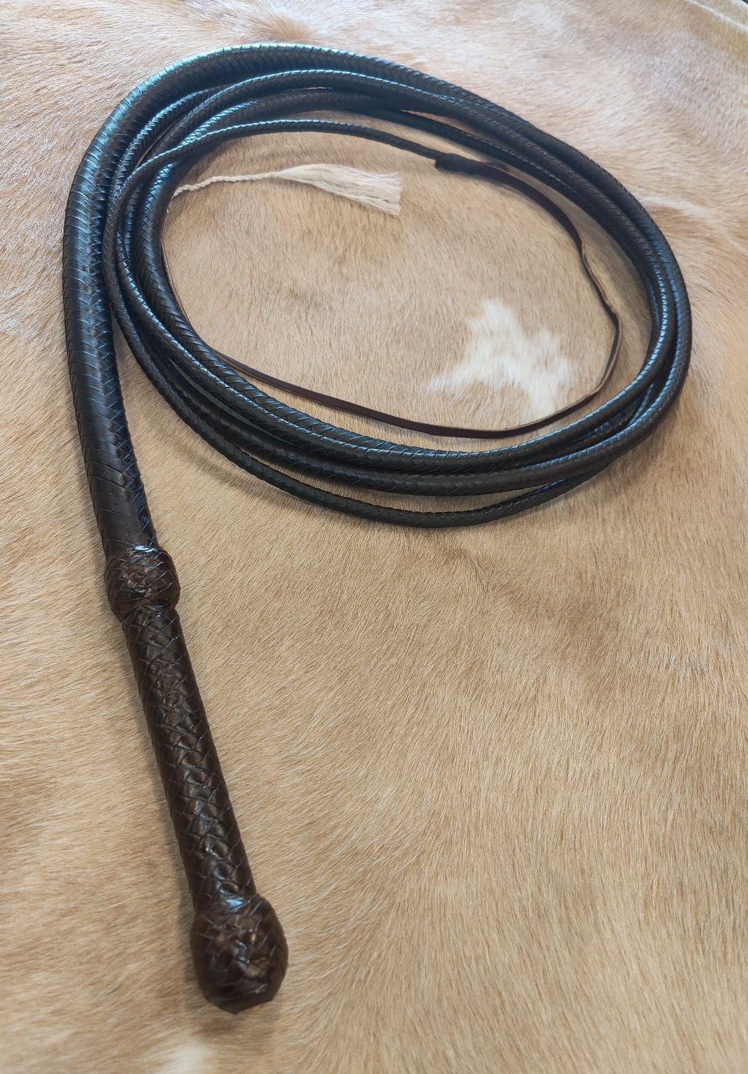 "The Revolver" Revolving Handle Kangaroo Bullwhip - Simon Martin Whips ...